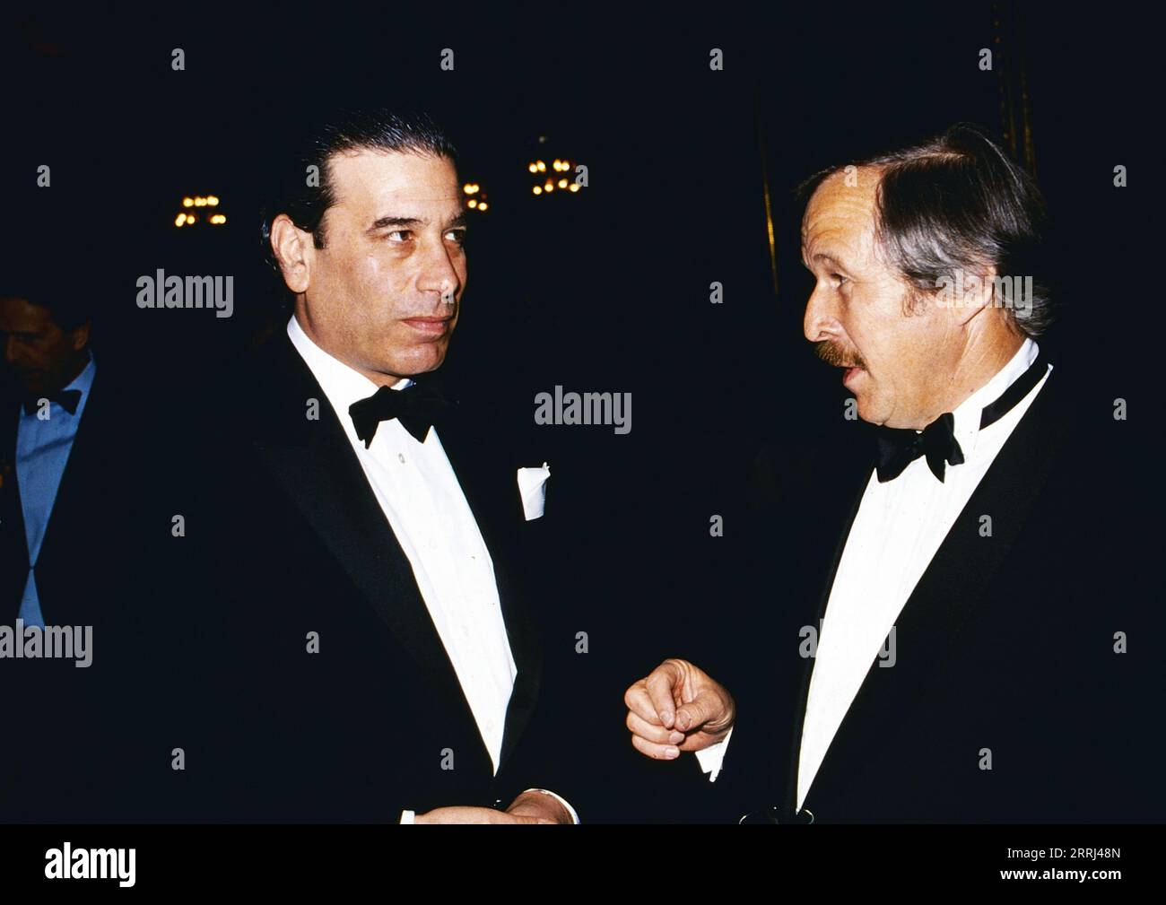 Hamburger Bankier Max M. Warburg Jr. (links) mit Egbert Kossak beim ...