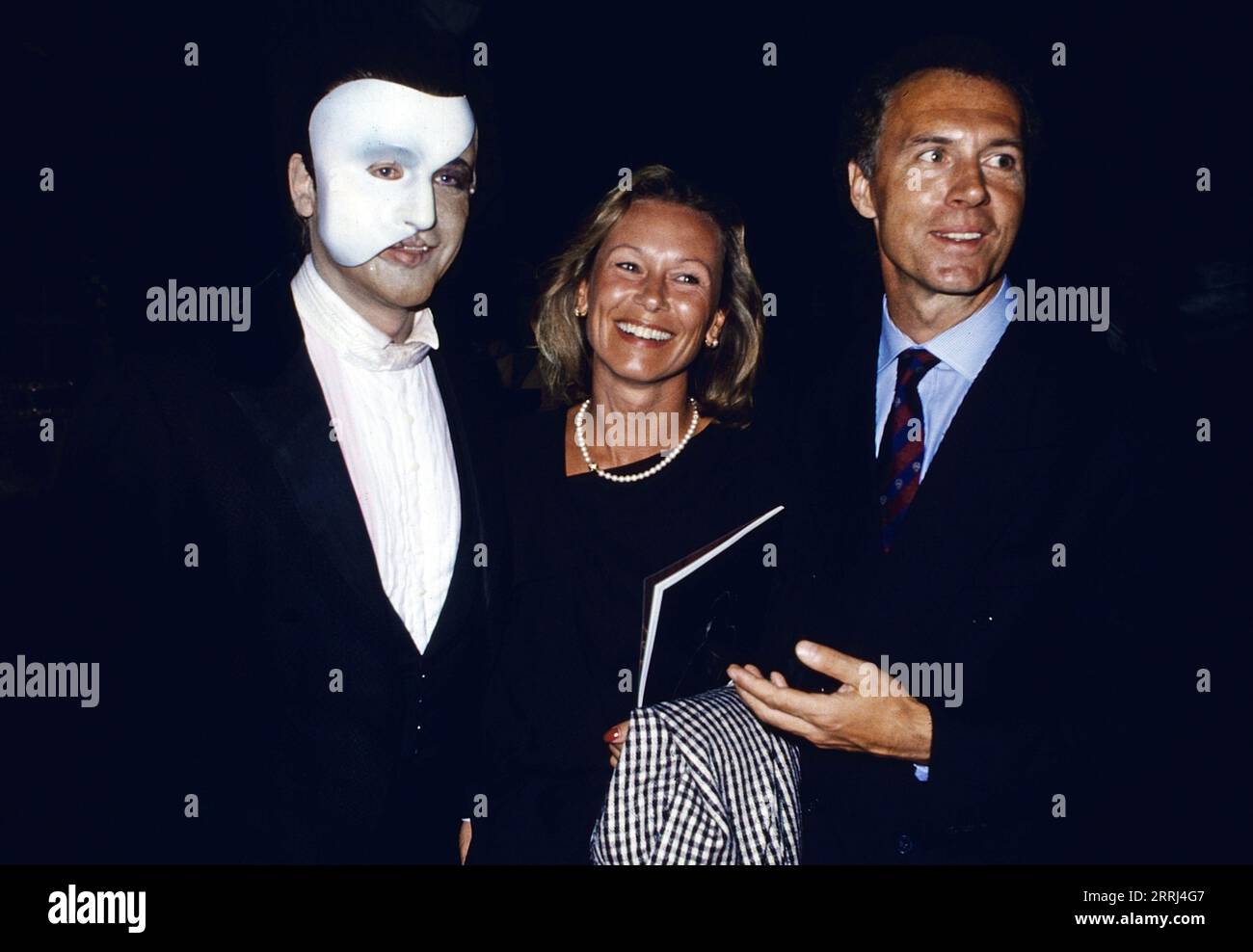 Peter Hofmann und Franz Beckenbauer mit Ehefrau in "Phantom der Oper ...