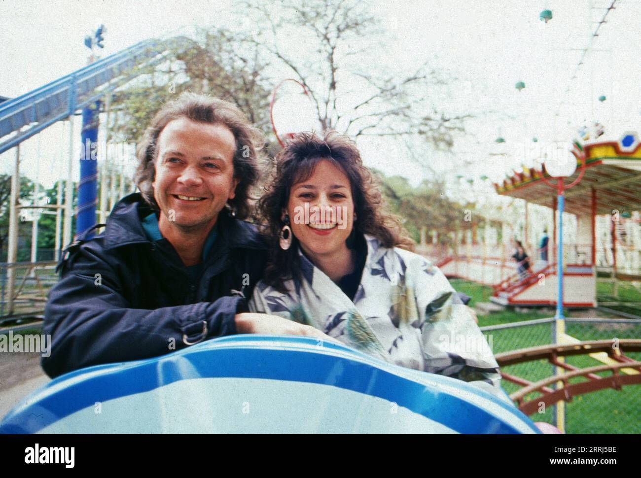 Peter Hofbauer, österreichischer TV Produzent und Theaterleiter, im Wiener Prater mit Ehefrau ...