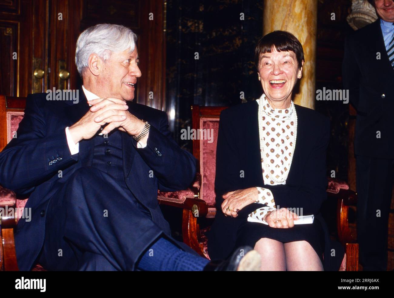Ex Bundeskanzler Helmut Schmidt mit Ehefrau Loki Schmidt, circa 1989 ...