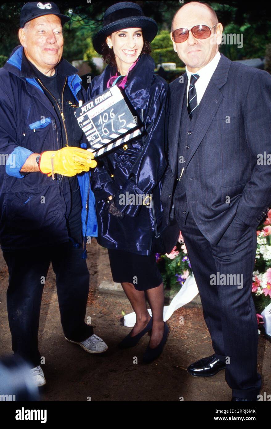 Regisseur mit schauspieler am set hi-res stock photography and images ...