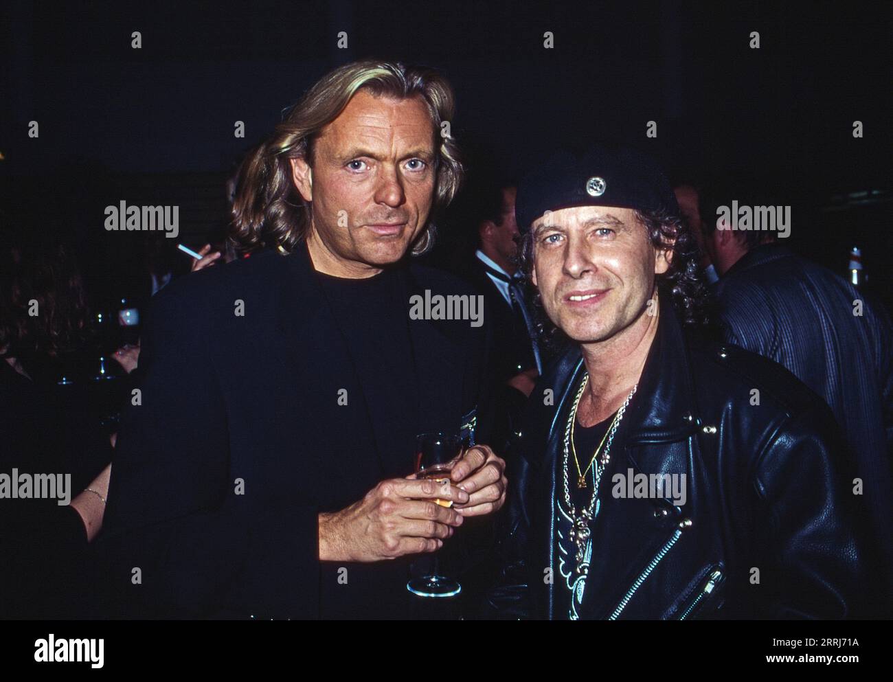 Otto Kern, deutscher Modeunternehmer und Designer, mit Klaus Meine ...