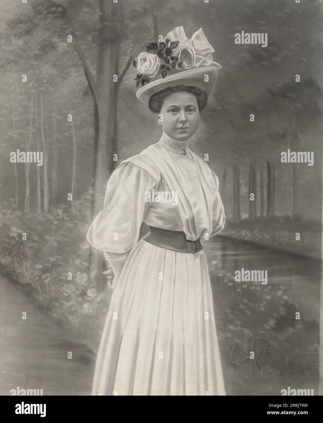 Portrait outdoors 1900 hi-res stock photography and images - Alamy