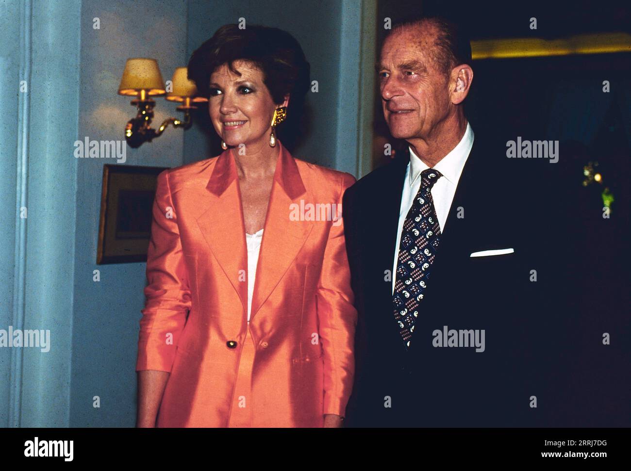 Prinz Philip, Duke of Edinburgh, mit Moderatorin Caroline Reiber bei ...