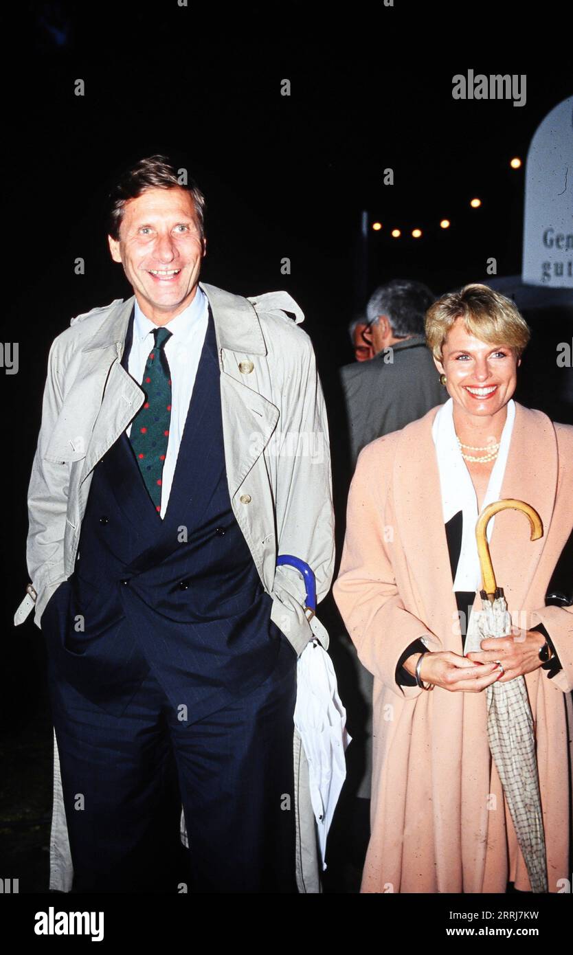Ulrich Uli Wickert, deutscher Journalist, Autor und Moderator, mit Kollegin Birgit Schanzen im ...