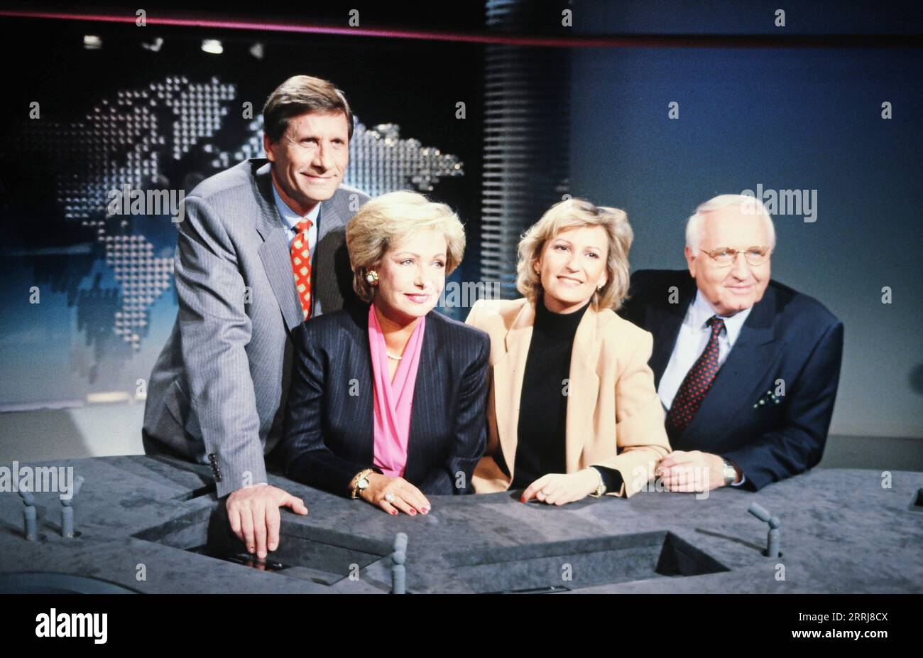 40 Jahre Tagesschau - das Team der Spätsendung "Tagesthemen" (v. l.): Ulrich Uli Wickert, Dagmar ...