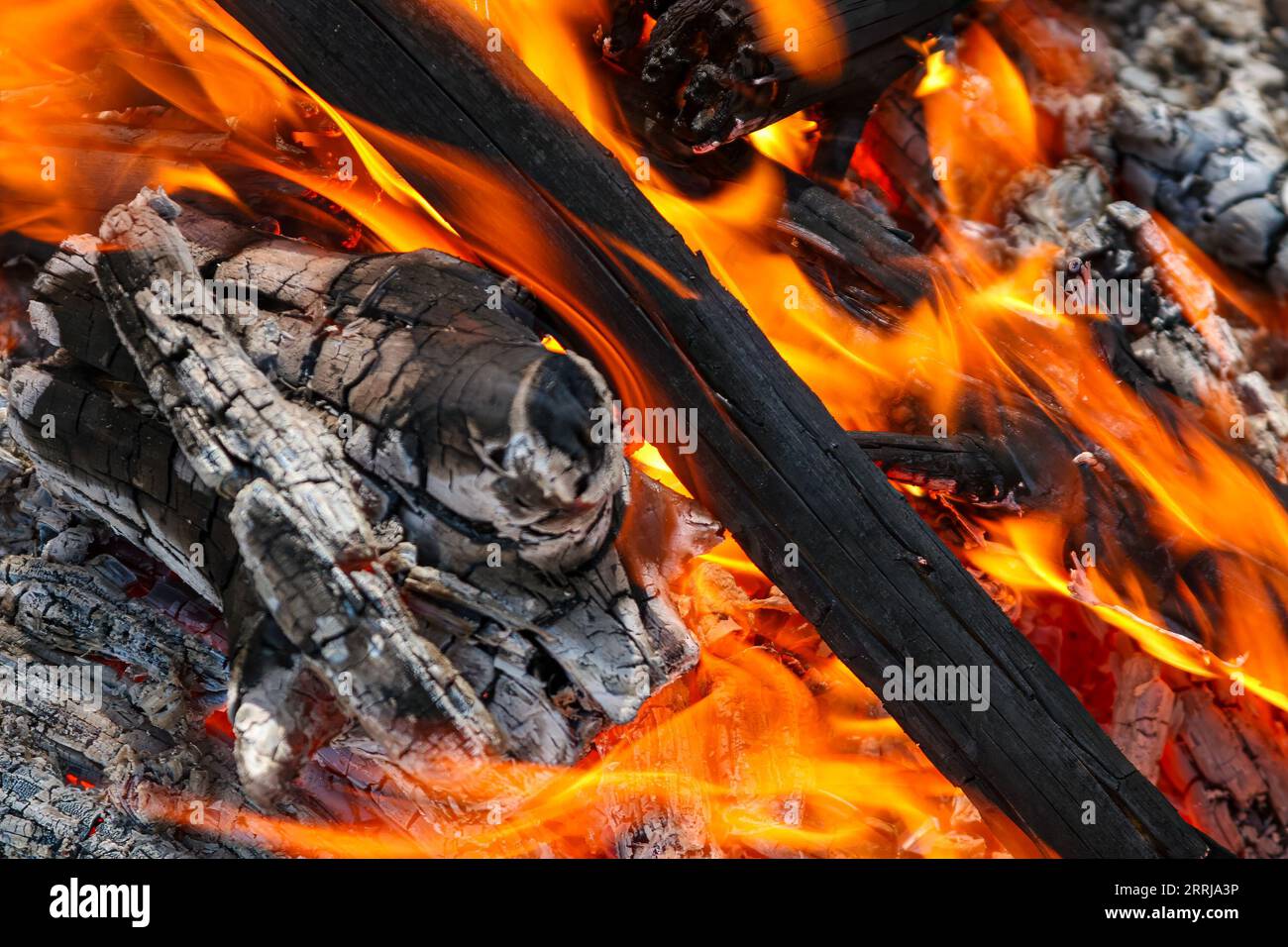 Coals of a fire hi-res stock photography and images - Alamy