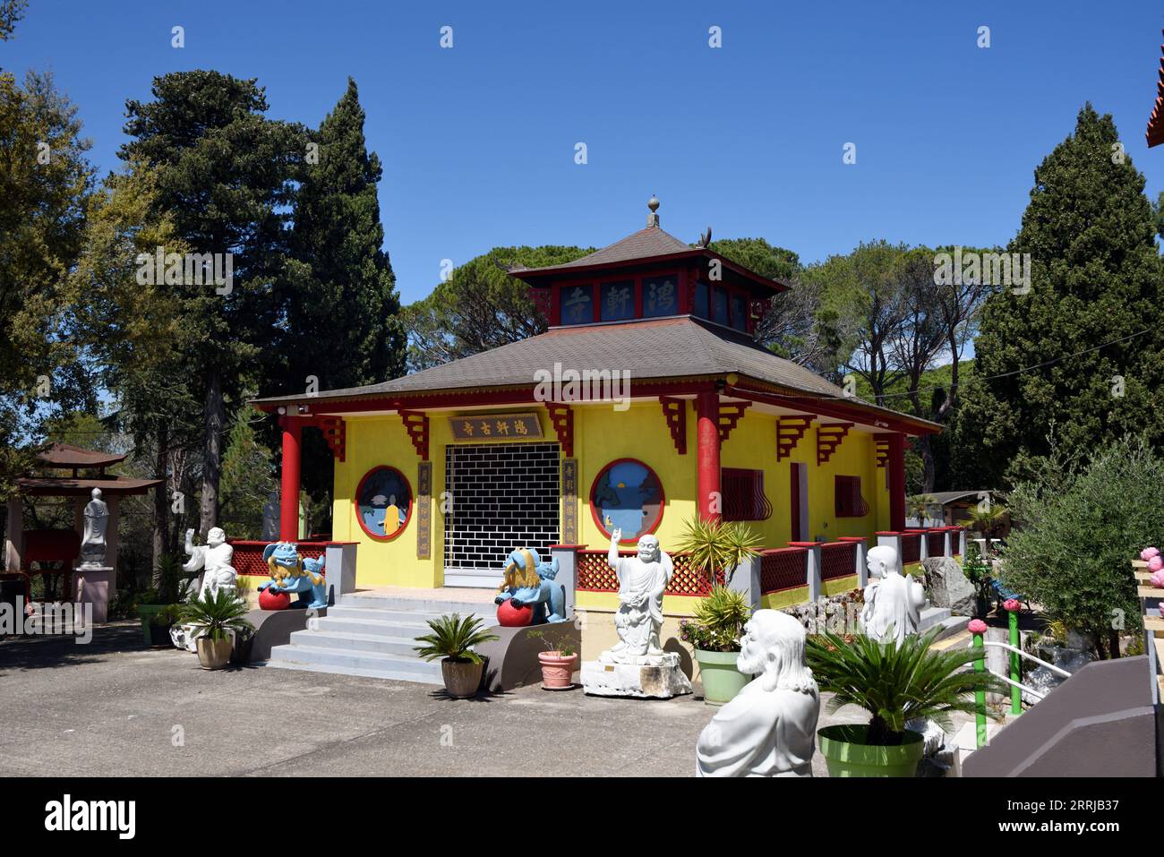 Main Yellow Temple of the Vietnamese style Hong Hien Tu Pagoda or ...