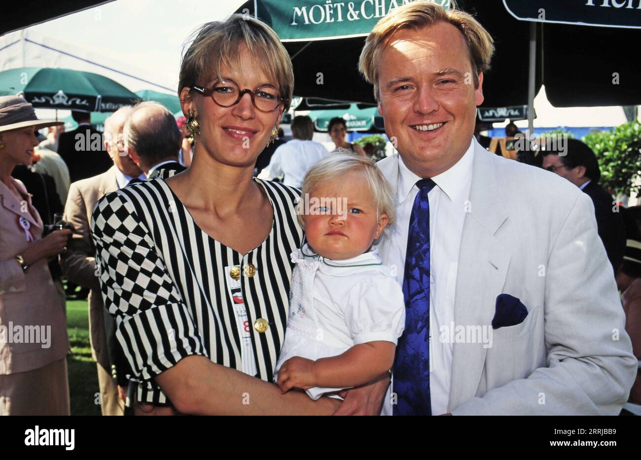 Yvonne und Christoph Walther mit Sohn Alix Marie, circa 1993 Stock ...