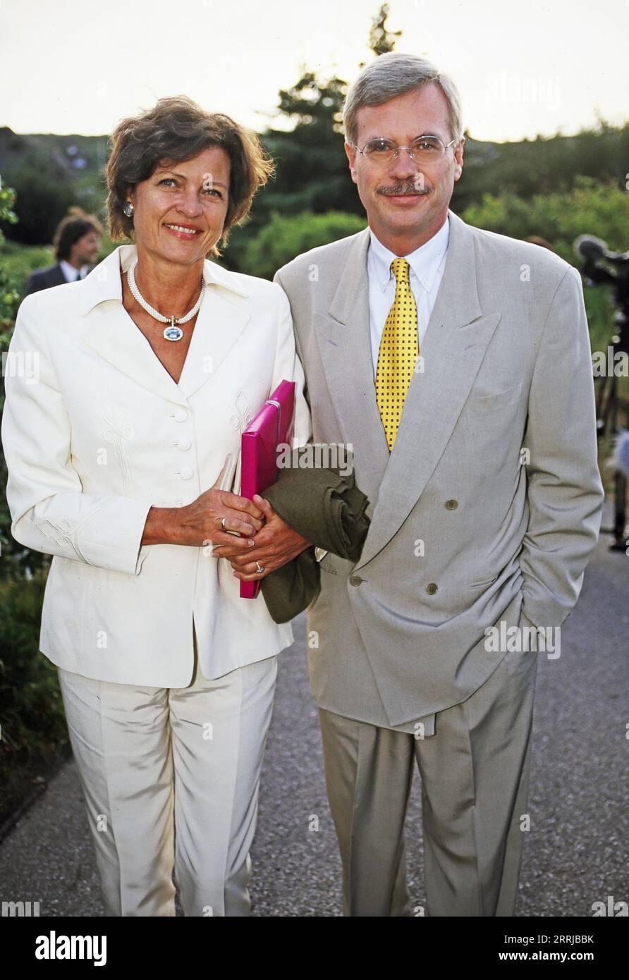 Werner Otto, deutscher Unternehmer, Gründer des Versandhauses Otto, mit ...