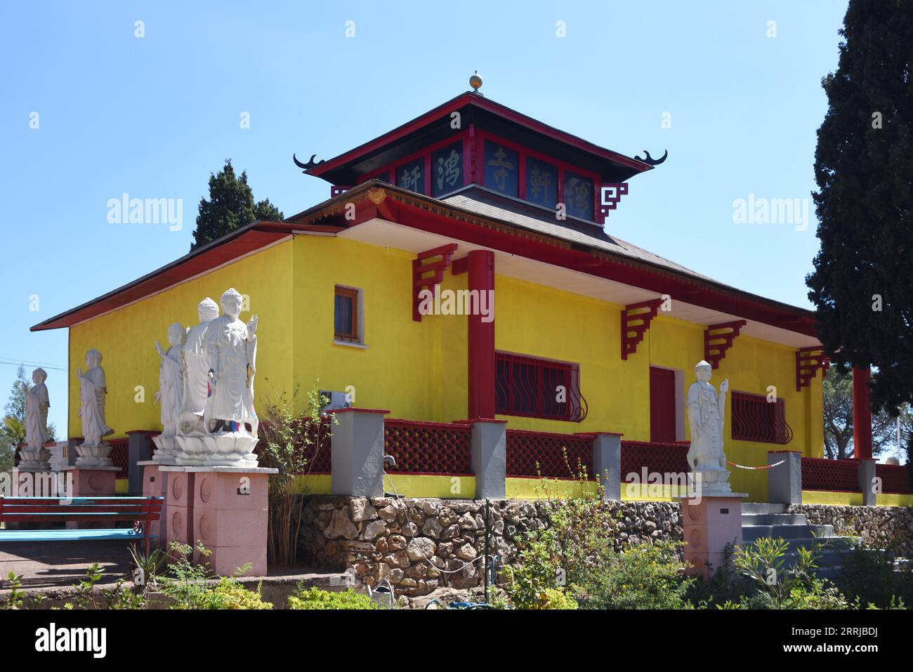 Pagoda style building hi-res stock photography and images - Alamy