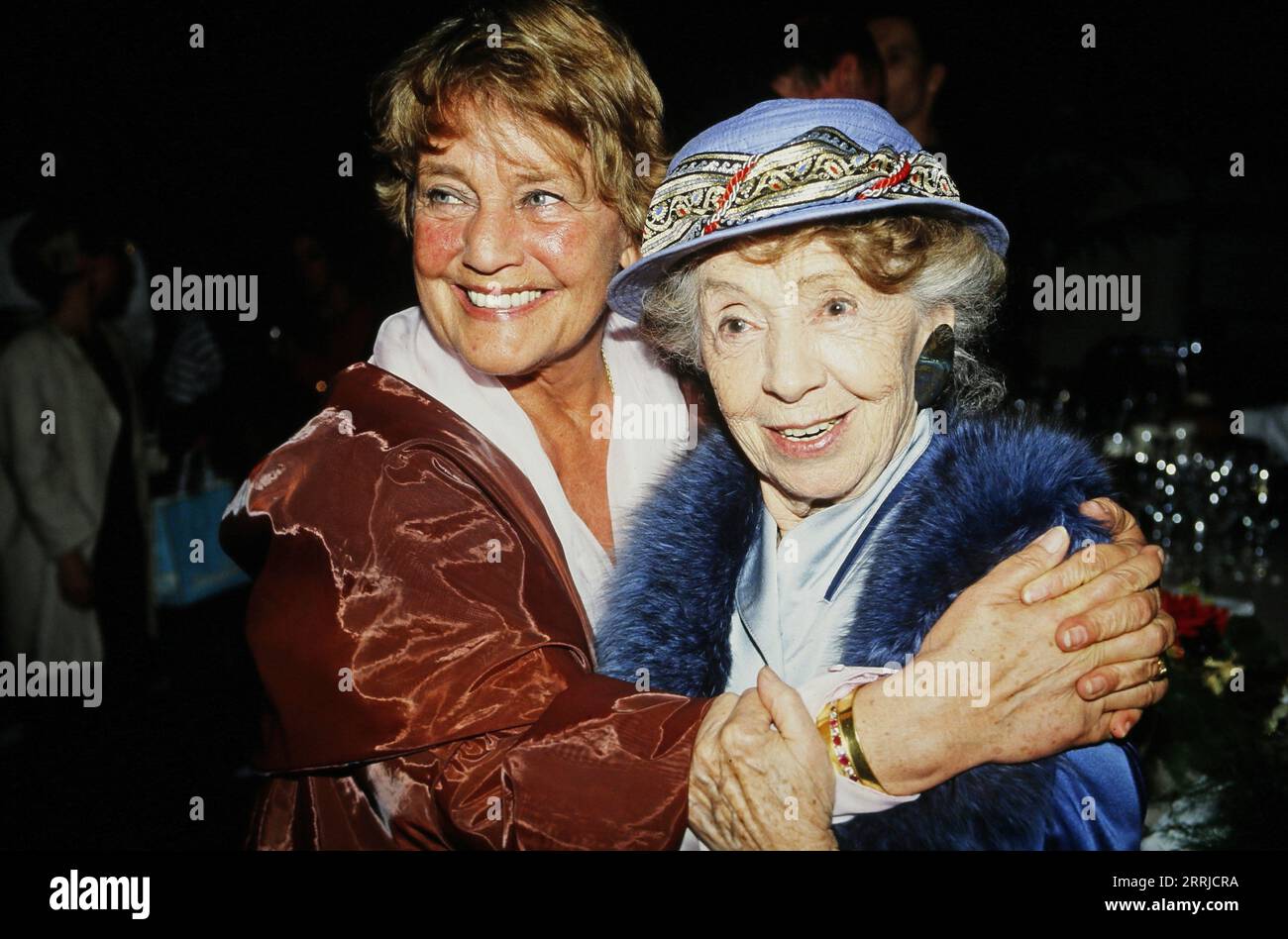 Maria Schell mit Inge Meysel, bei der Premire der TV-Mini-Serie: Peter ...