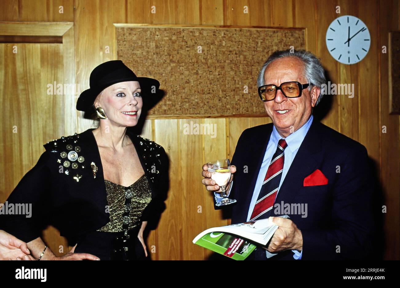 Schauspielerin Elke Sommer mit dem österreichischen Schriftsteller und ...