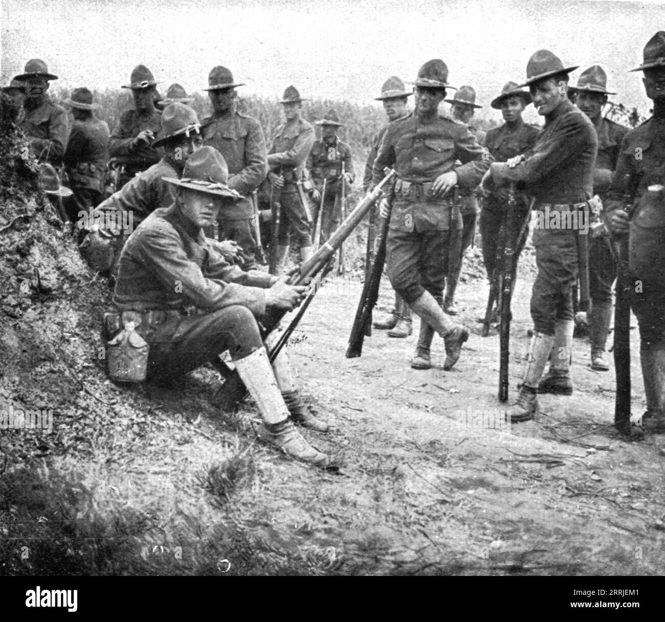 Wwi american soldier paris hi-res stock photography and images - Alamy