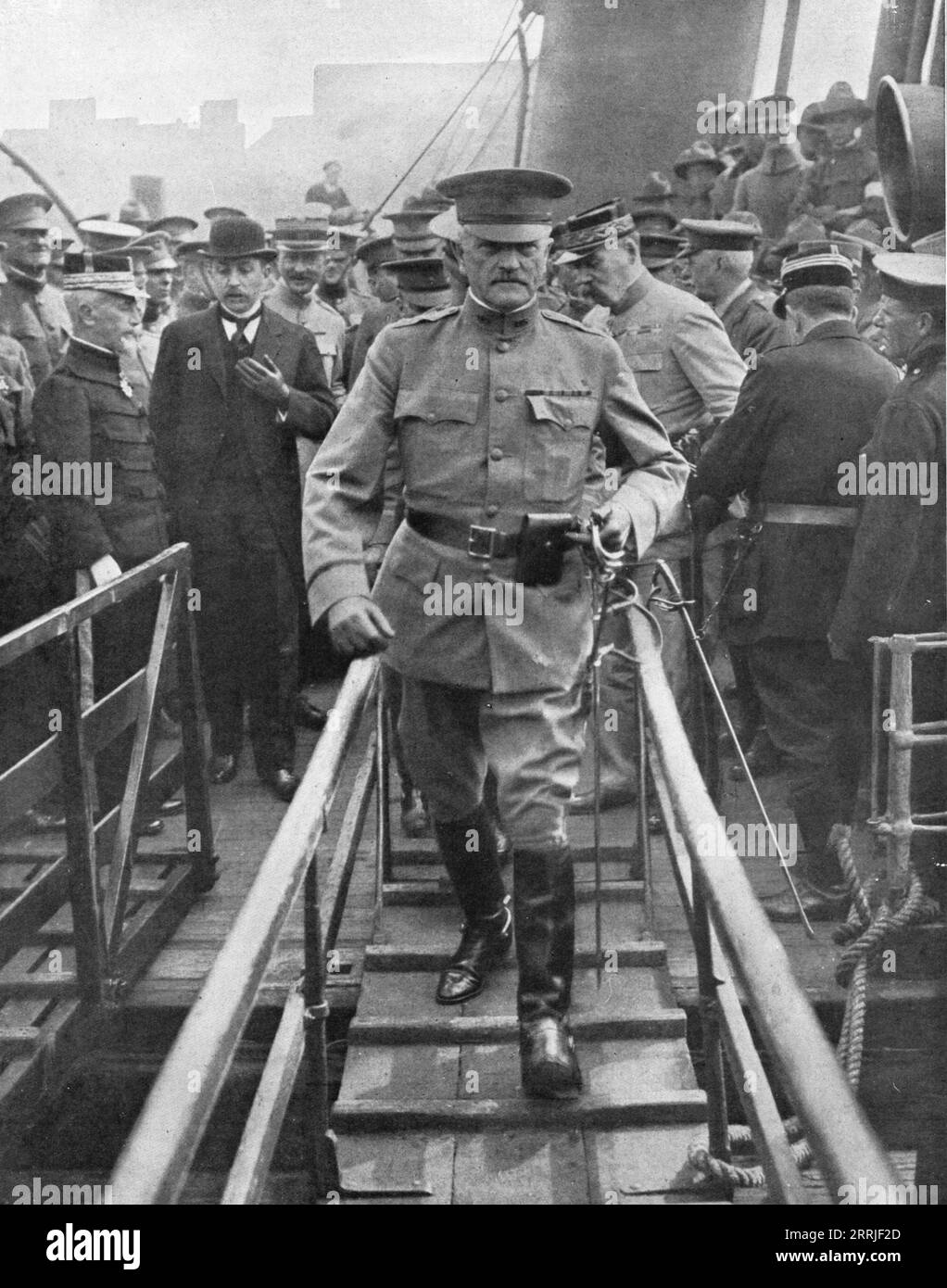 'L'Arrivee du General Pershing; Le general debarque a Boulogne du ...