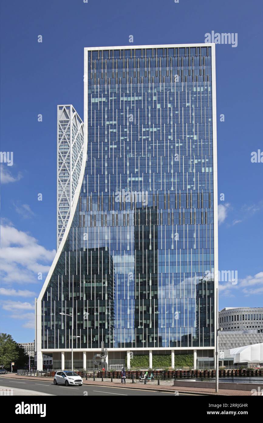 Canary Wharf, London, UK. 1 Bank Street, new London HQ for Societe ...