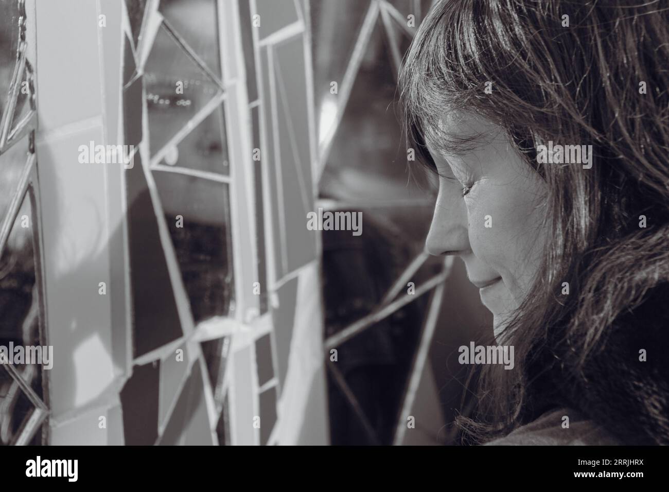 Cracked mirror hi-res stock photography and images - Alamy