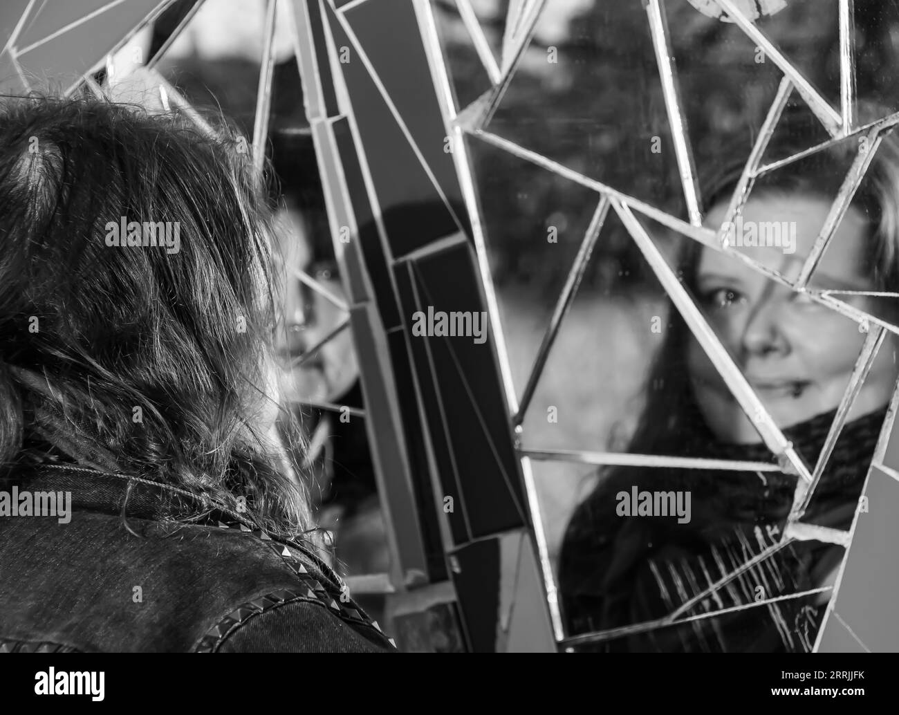 Cracked mirror hi-res stock photography and images - Alamy