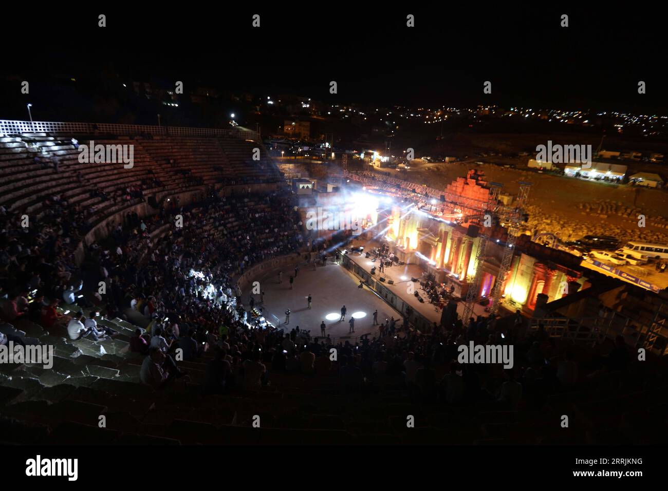 220729 -- JERASH, July 29, 2022 -- A general view shows people ...