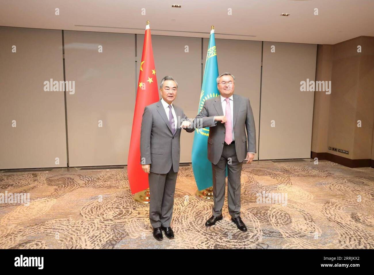 Yi kazakhstan fm meting hi-res stock photography and images - Alamy