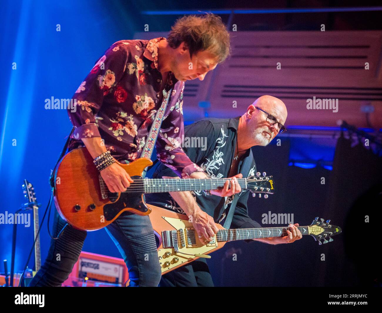 Andy Powell & Mark Abrahams on guitars Stock Photo - Alamy