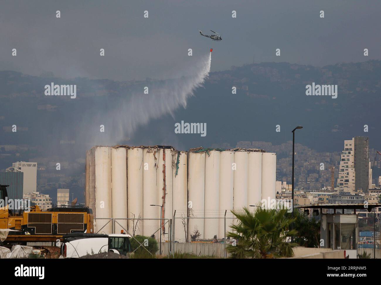 Port silos colapse hi-res stock photography and images - Alamy