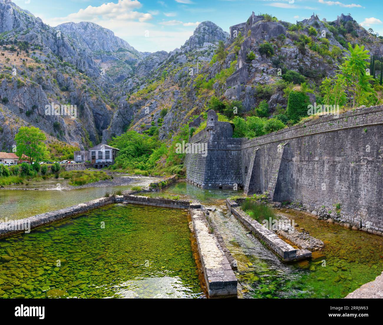 Rocks walls hi-res stock photography and images - Alamy
