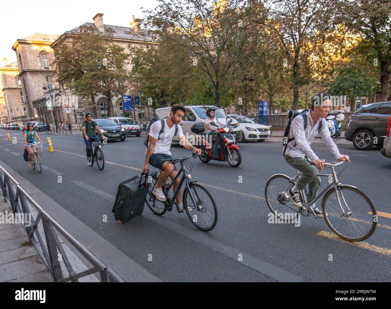 Traffic lights paris cyclist hi-res stock photography and images - Alamy