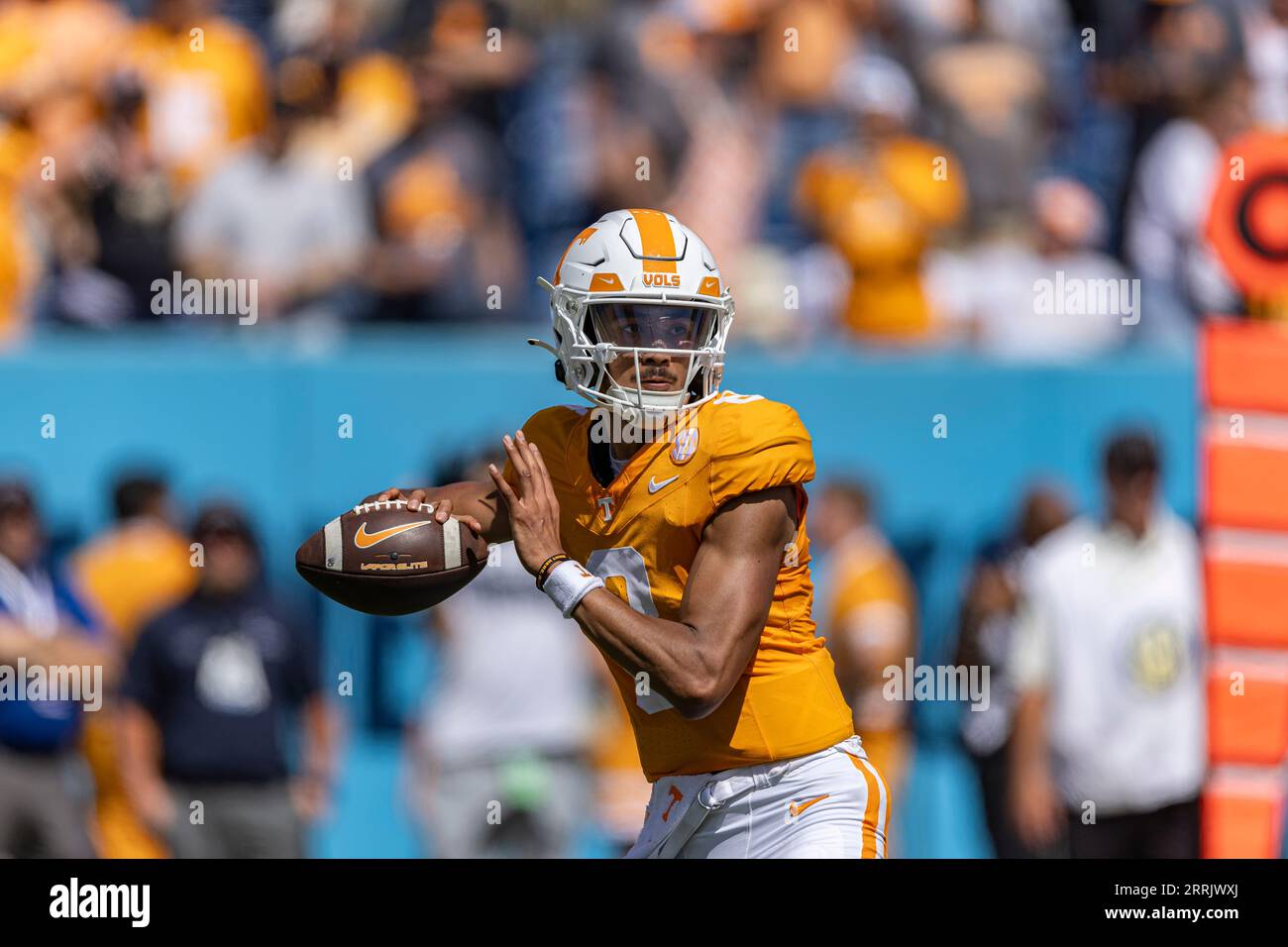 Tennessee quarterback Nico Iamaleava (8) throws to a receiver during an ...