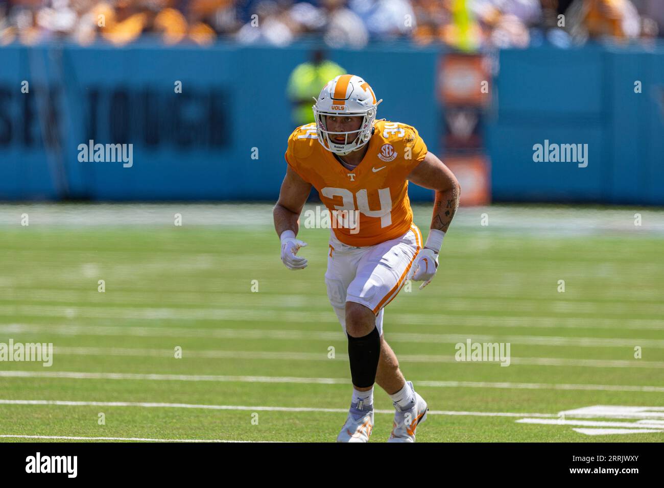 Tennessee tight end McCallan Castles (34) breaks off the line during an ...