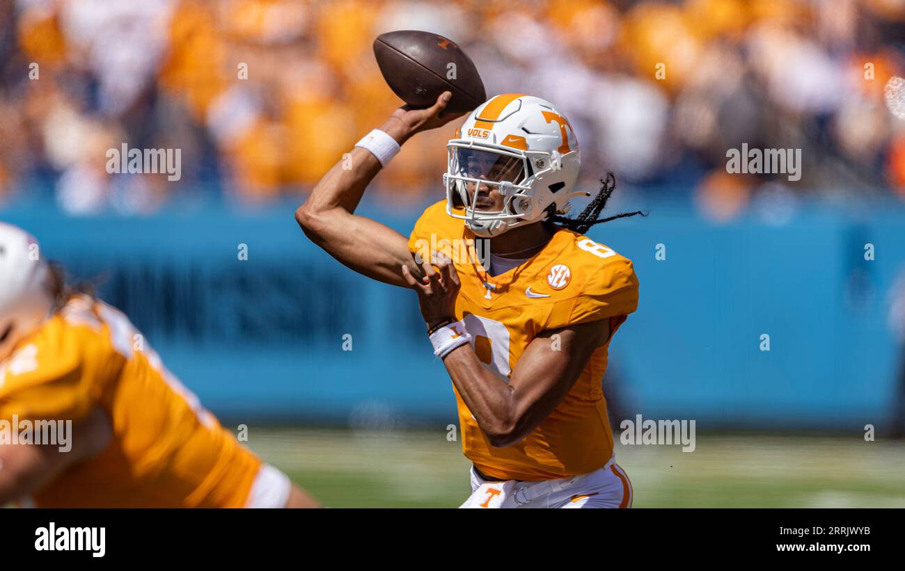 Tennessee quarterback Nico Iamaleava (8) throws to a receiver during an ...