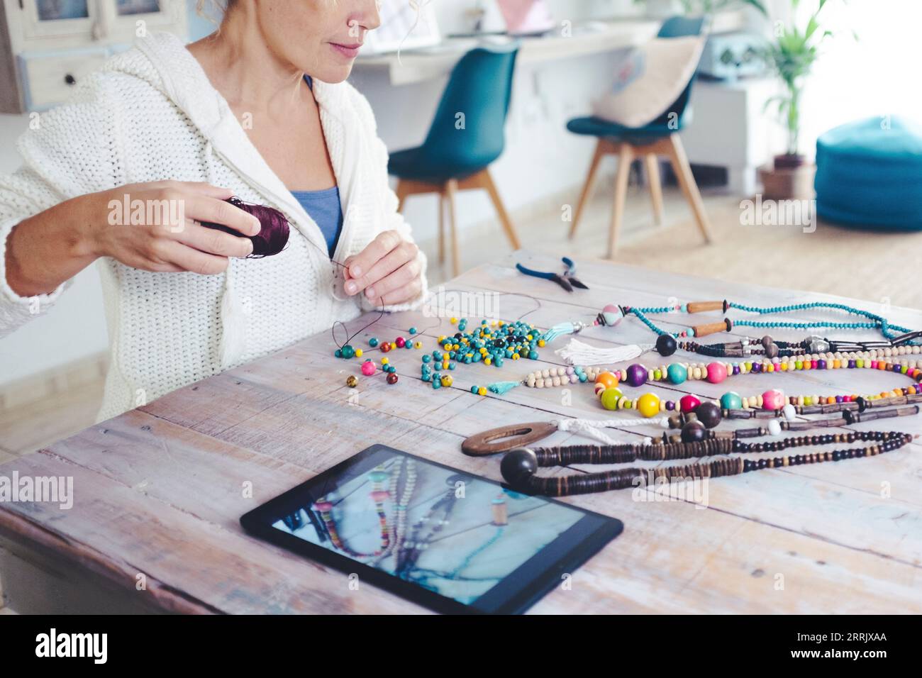 Online art store hi-res stock photography and images - Alamy