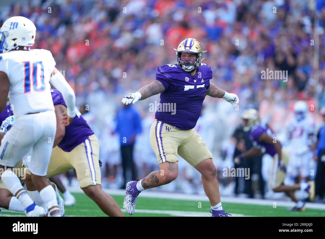 Washington defensive lineman Jacob Bandes in action against Boise State ...