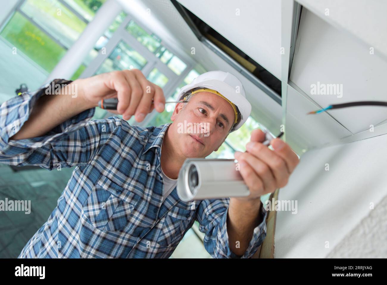 Installing a cctv camera hi-res stock photography and images - Alamy