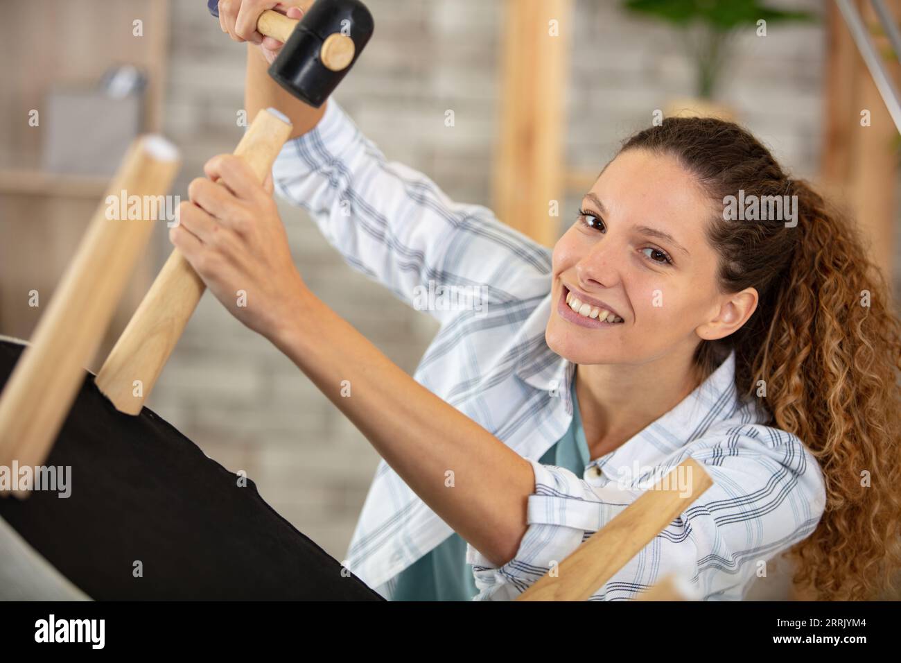 Female carpenter making chair hi-res stock photography and images - Alamy