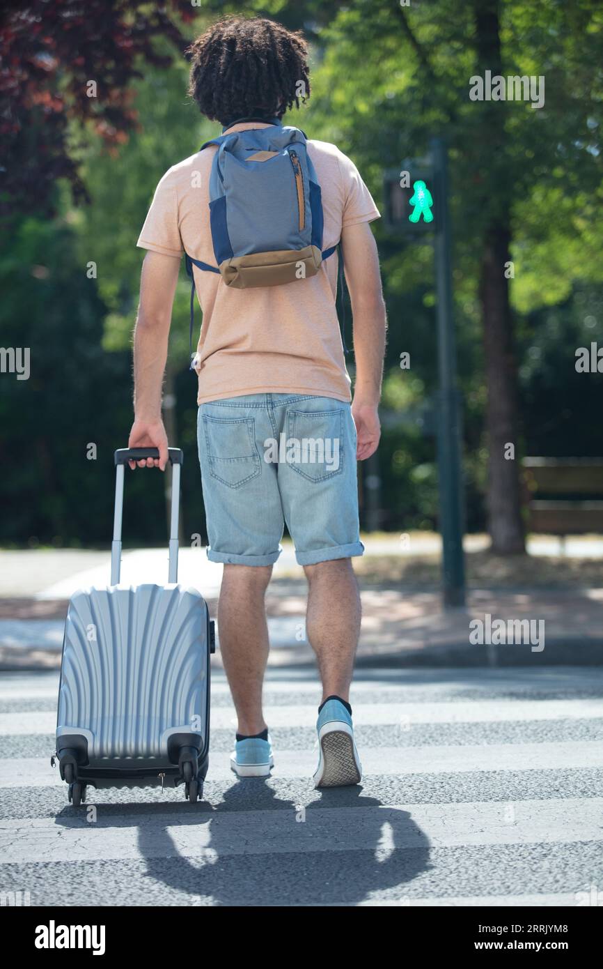 Crossing the road while texting hi-res stock photography and images - Alamy