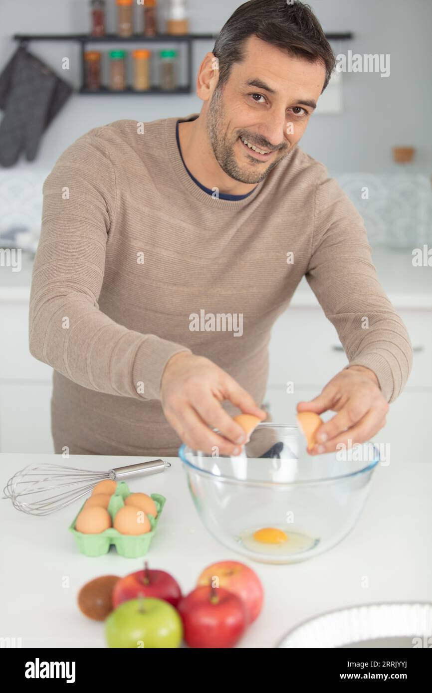 Cracking egg pan hi-res stock photography and images - Alamy