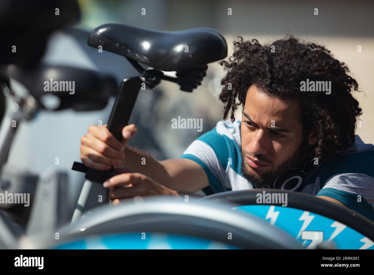 Fixing bike chain hi-res stock photography and images - Alamy
