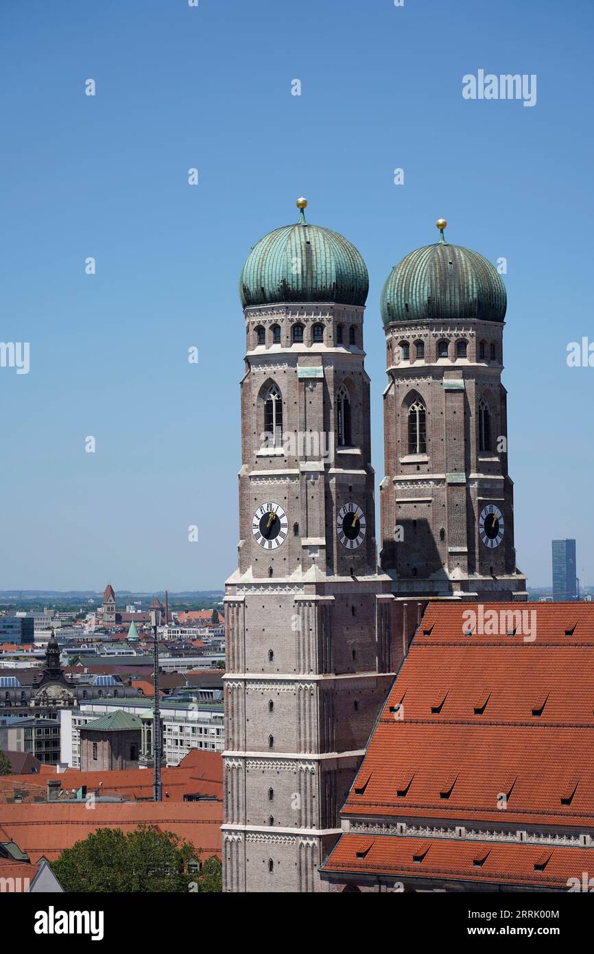 Women towers hi-res stock photography and images - Alamy