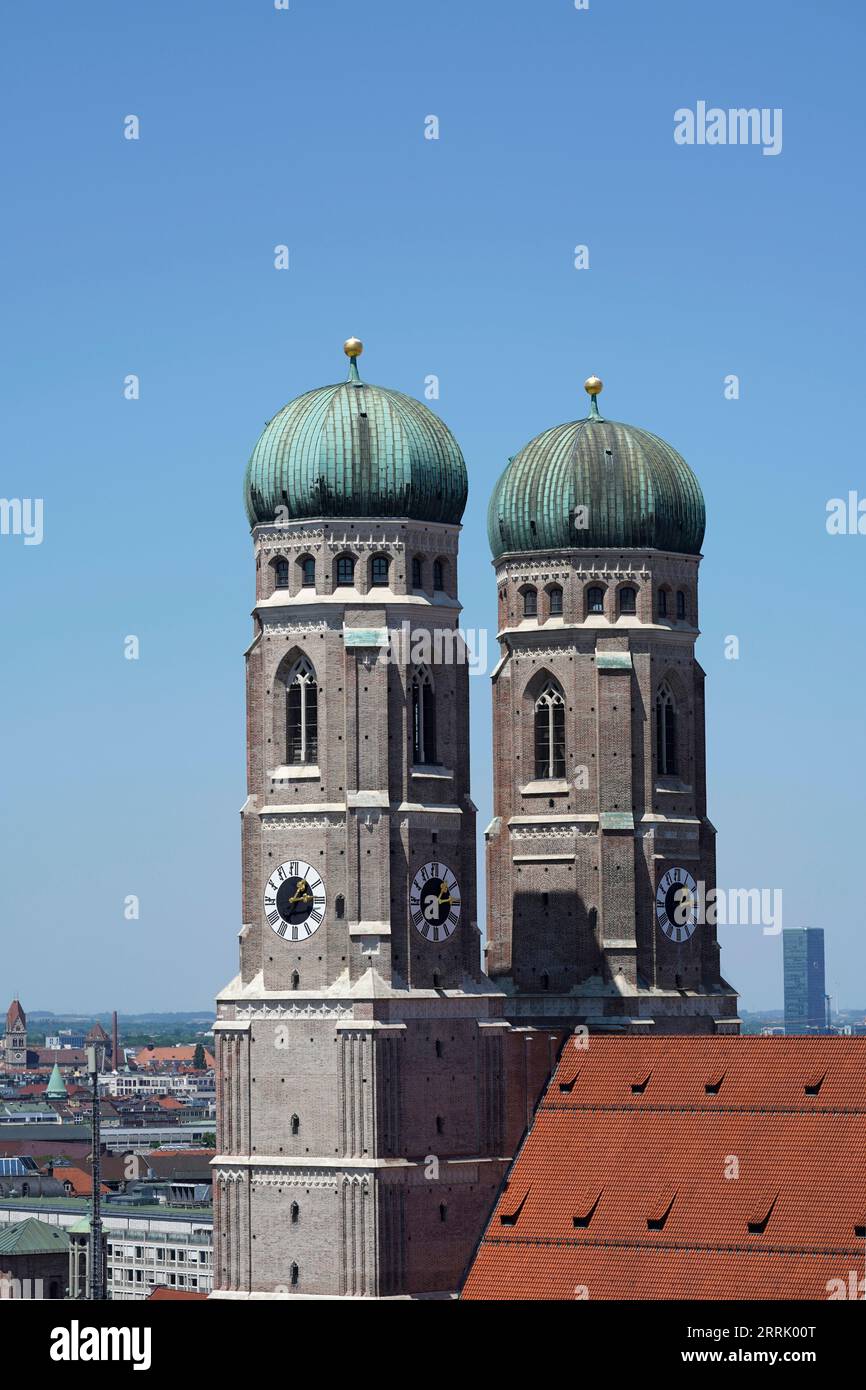 Women towers hi-res stock photography and images - Alamy
