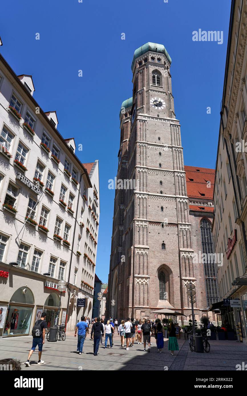 Germany, Bavaria, Munich, old town, pedestrian zone, Frauenkirche ...