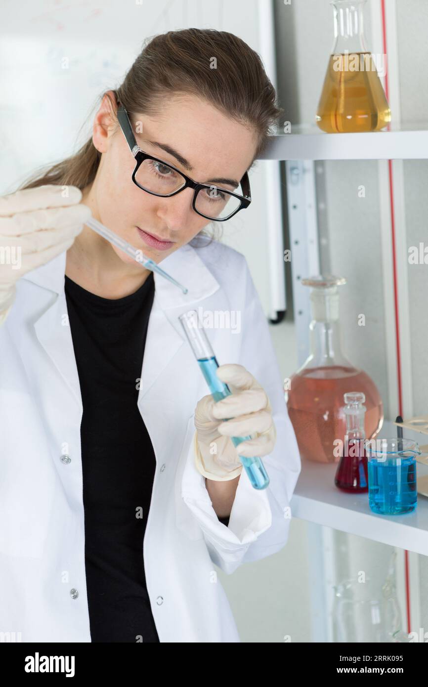 yopung scientist loading pcr samples Stock Photo - Alamy