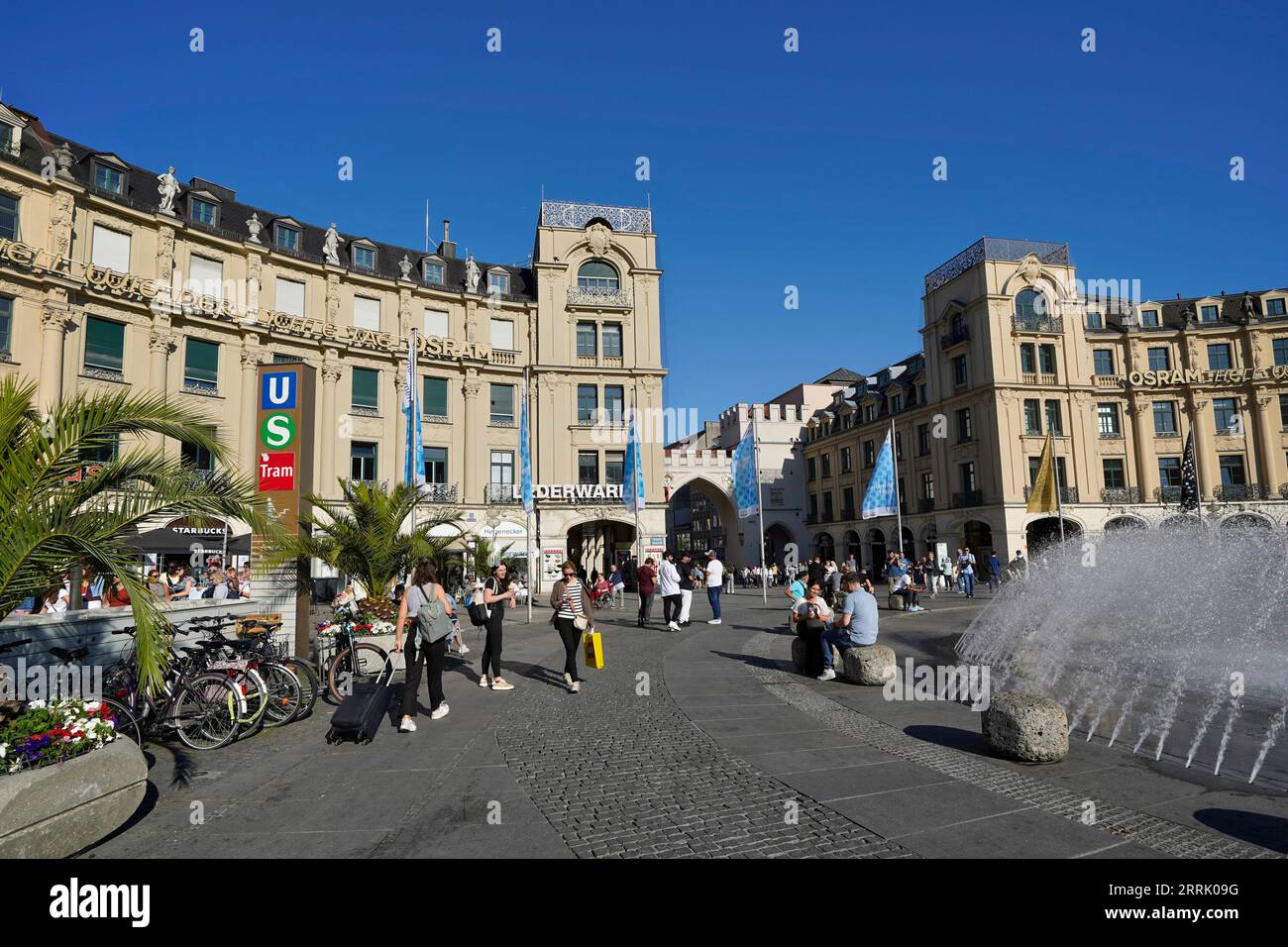 Germany, Bavaria, Munich, Karlsplatz, Stachus, rondel, fountain ...