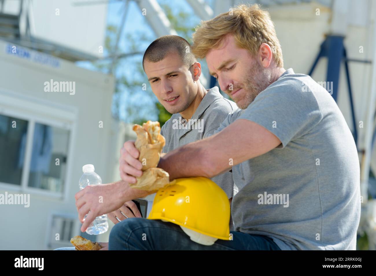 two workers eating their sandwich Stock Photo - Alamy
