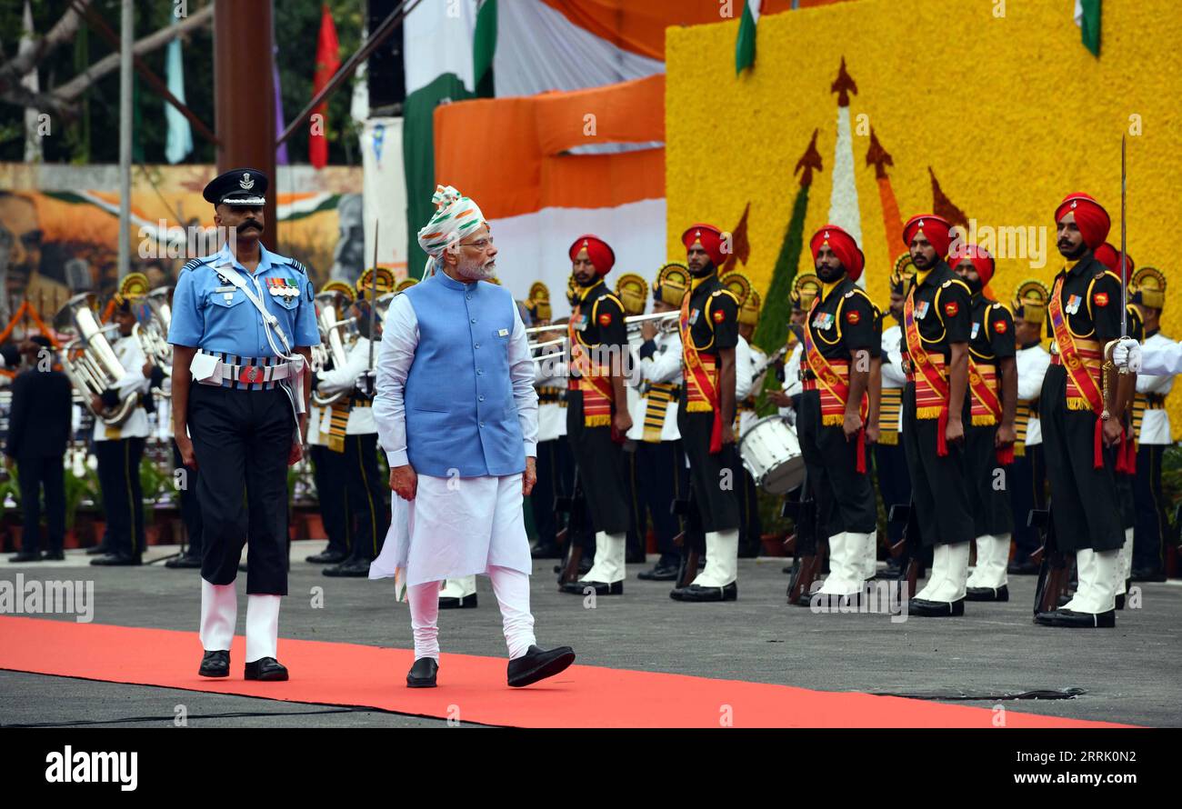220815 -- NEW DELHI, Aug. 15, 2022 -- Indian Prime minister Narendra Modi inspects military ...