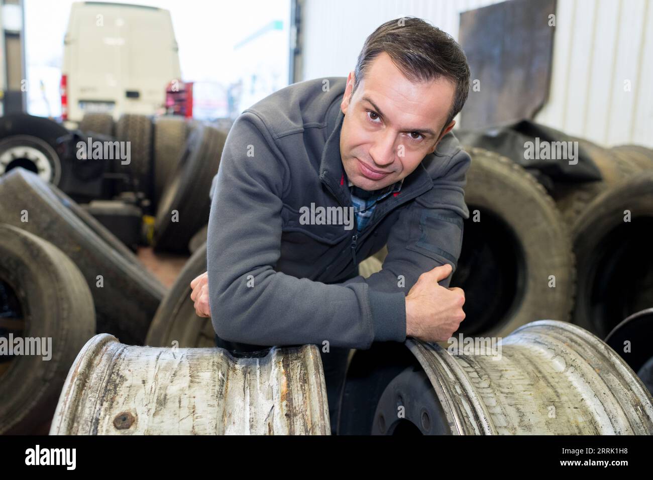 Vulcanizing shop hi-res stock photography and images - Alamy