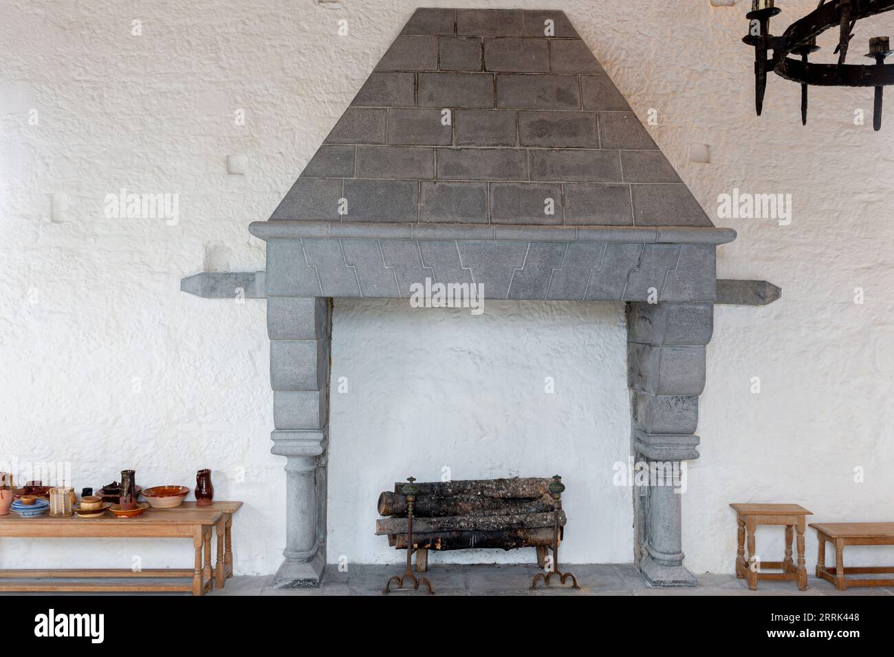 Medieval fireplace hi-res stock photography and images - Alamy