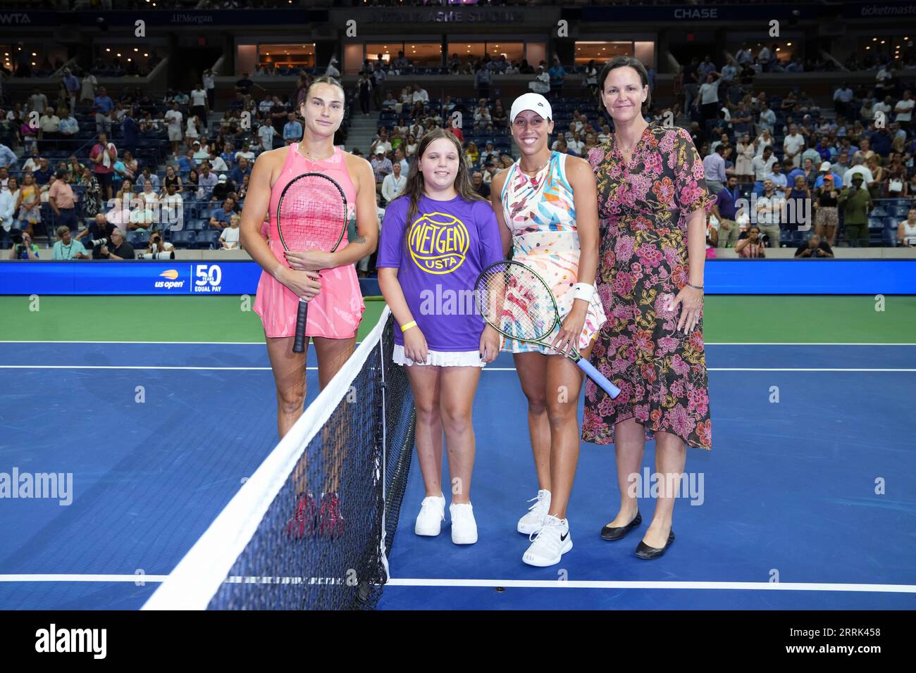 Aryna Sabalenka and Madison Keys pose for a photo with Lindsay ...