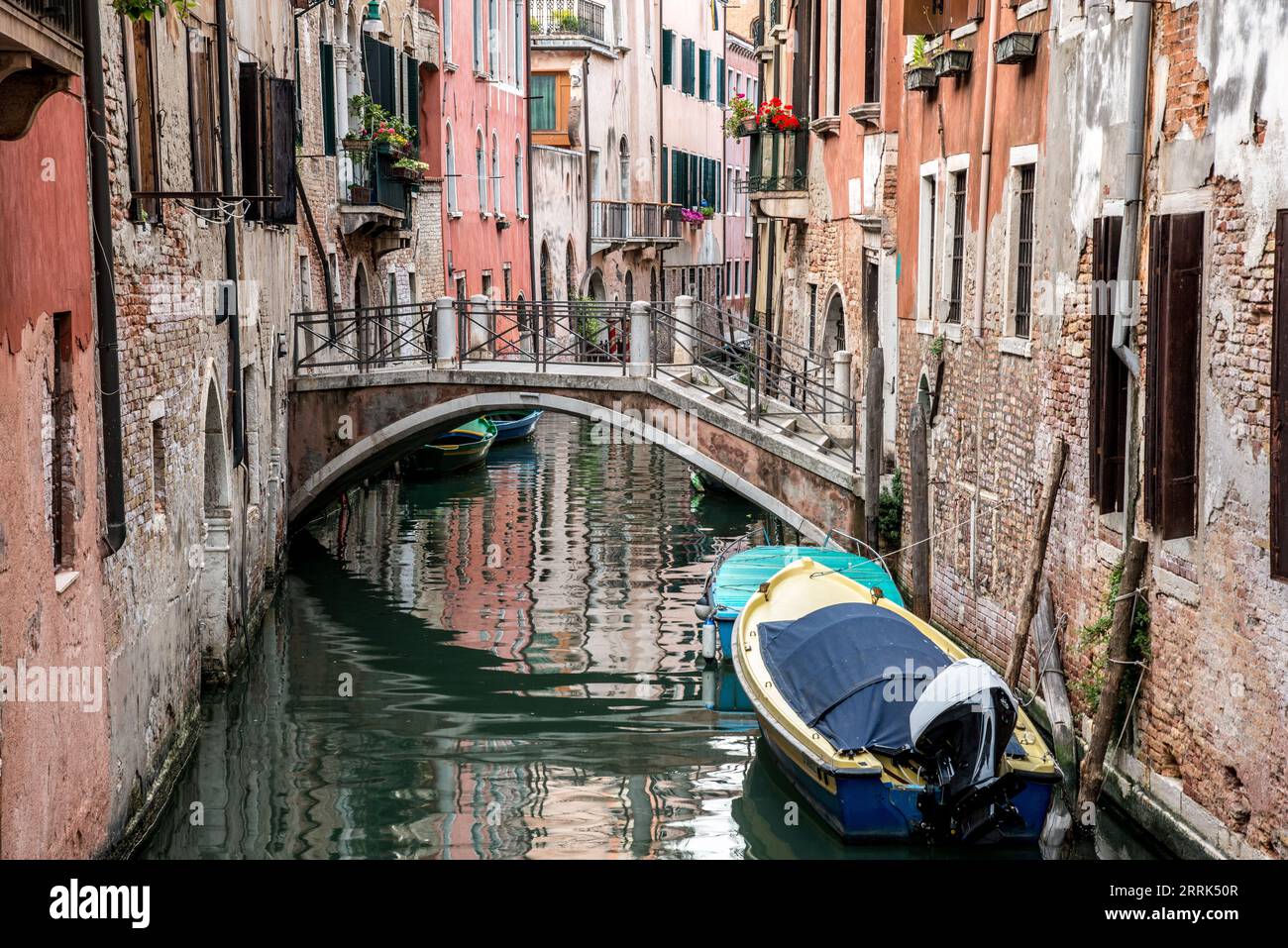 Canals boats bridges in hi-res stock photography and images - Alamy
