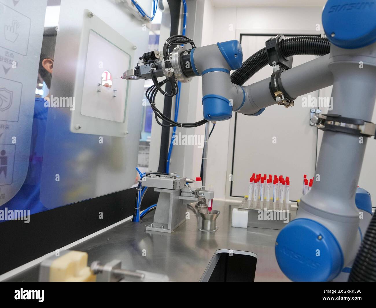 Nucleic acid testing booth hi-res stock photography and images - Alamy